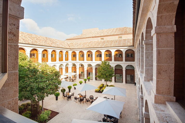 Los 7 mejores (y más bellos) Paradores de España - El blog de Aladinia